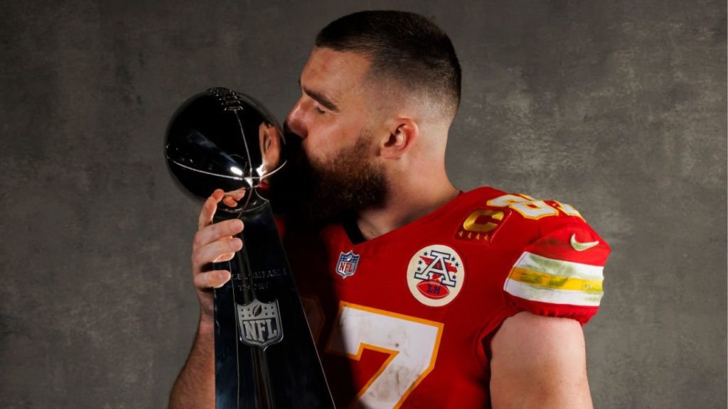 Travis Kelce extiende por dos años y Chiefs rompen su alcancía